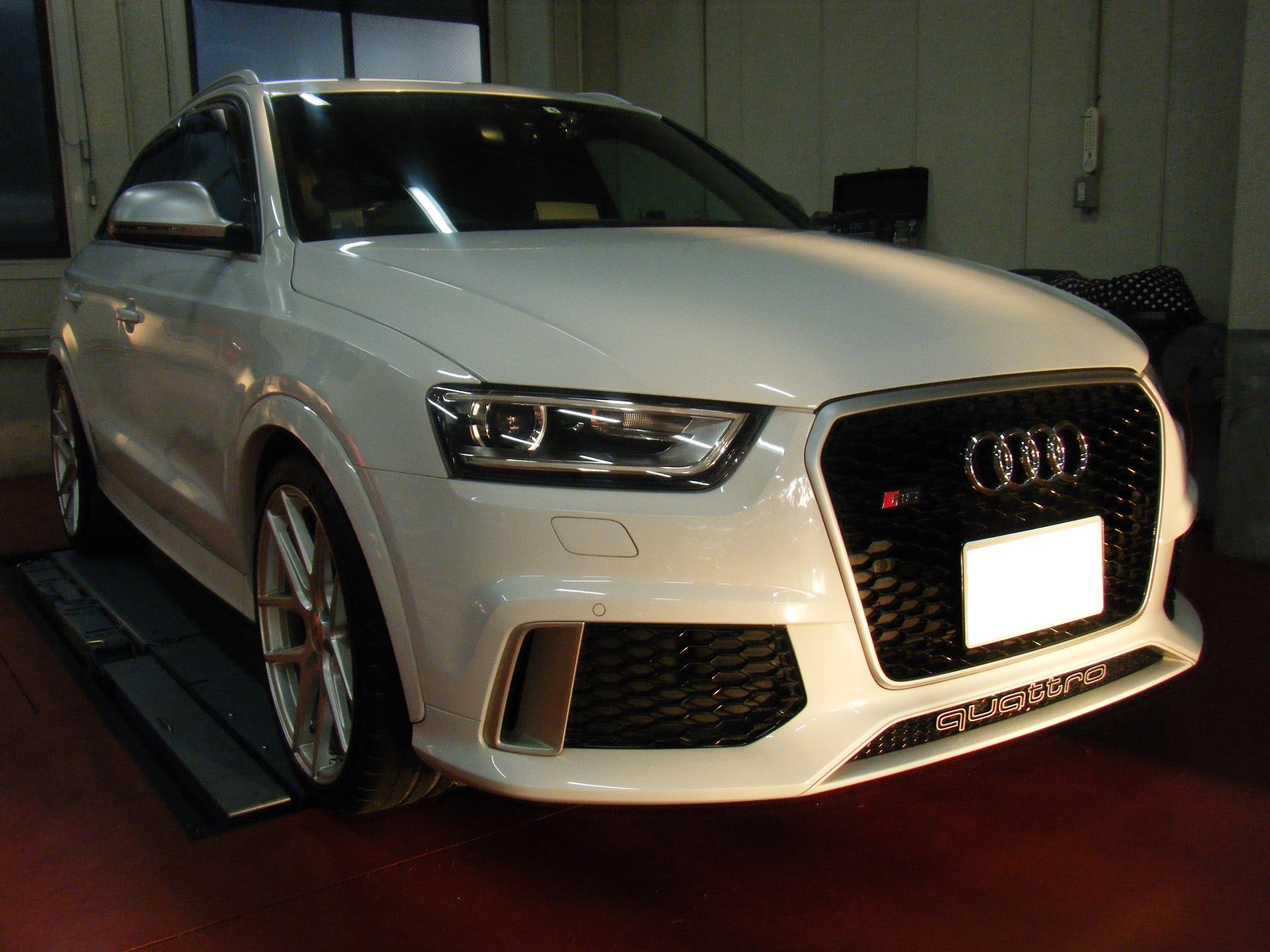 AUDI RSQ3（8U）＆VW TOUAREG（7P）車検 | 広島の自動車整備・タイヤ交換・タイヤ預かりは「S.A」